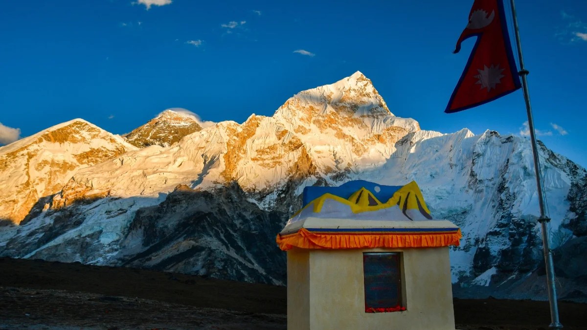 Famous Nepali Mountaineers: Everest Legends & Records